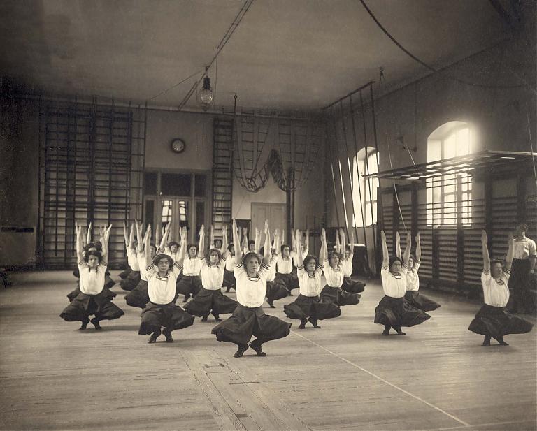 1930s • How Radio Gymnastics Conquered Japan | OLD PHOTOS of JAPAN